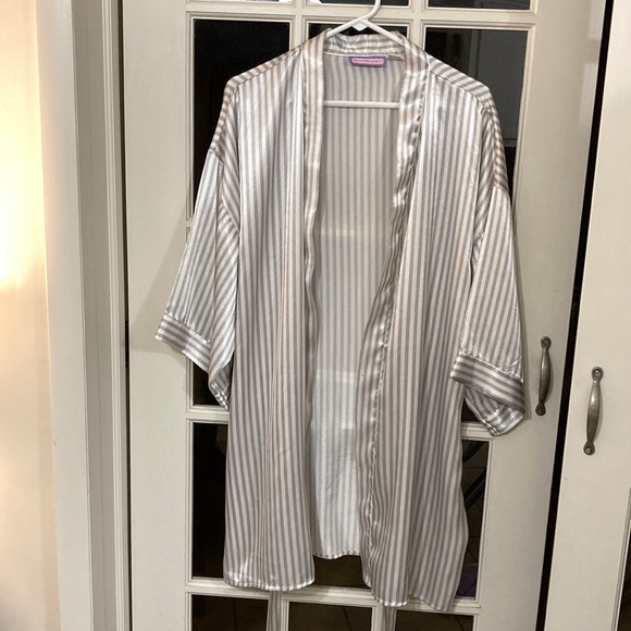 Beth Michaels | Intimates & Sleepwear | Vintage Beth Michaels Robe ...